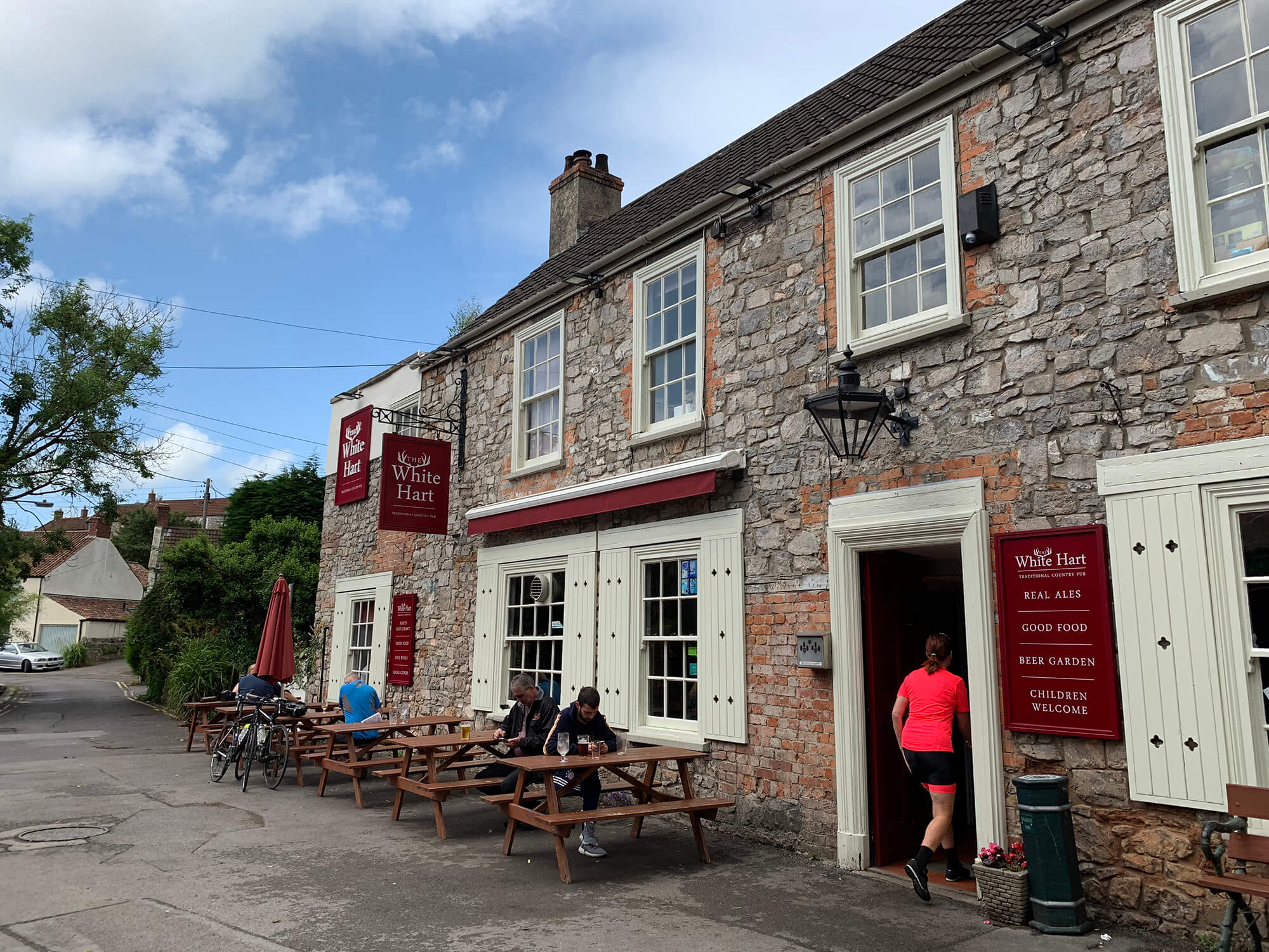 The White Hart in Cheddar - Bristol dog friendly - Bristol Barkers